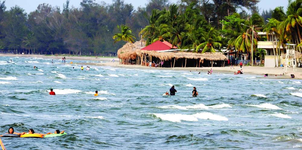 Tela es playa, gastronomía y belleza natural