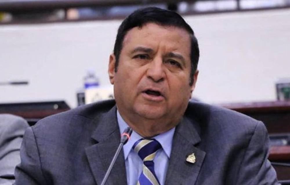 Adultos mayores ahora están exentos del pago por servicios bancarios