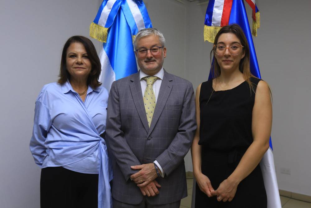 Arboretum y Jardín Mika en la Alianza Francesa de SPS