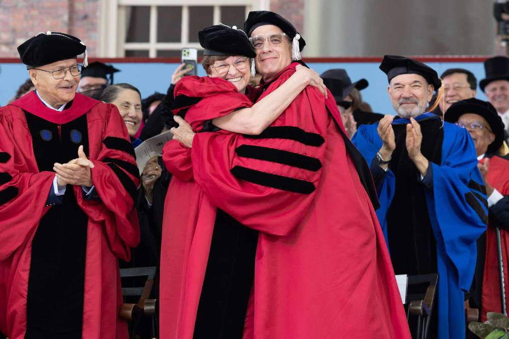 Tom Hanks recibe título honorífico de Harvard