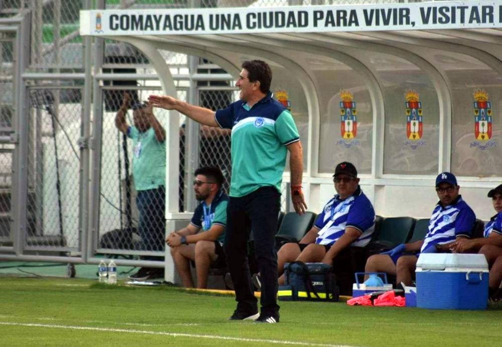 Héctor Vargas es despedido como entrenador del Victoria