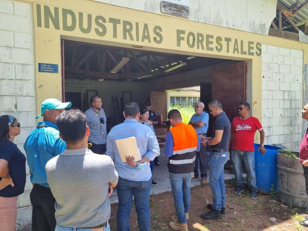 Llega comisión a evaluar daños en edificios del Curla para reconstruirlos