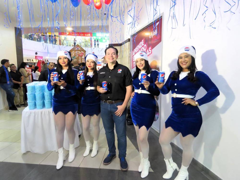 Pepsi enciende la navidad en Mall Galerías del Valle