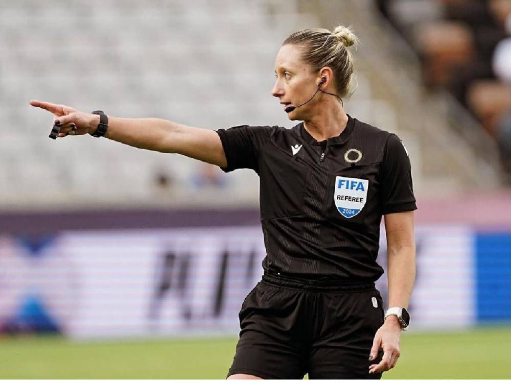 ¿Quién es? Así es la árbitra del debut de Honduras: dirigió una final ...