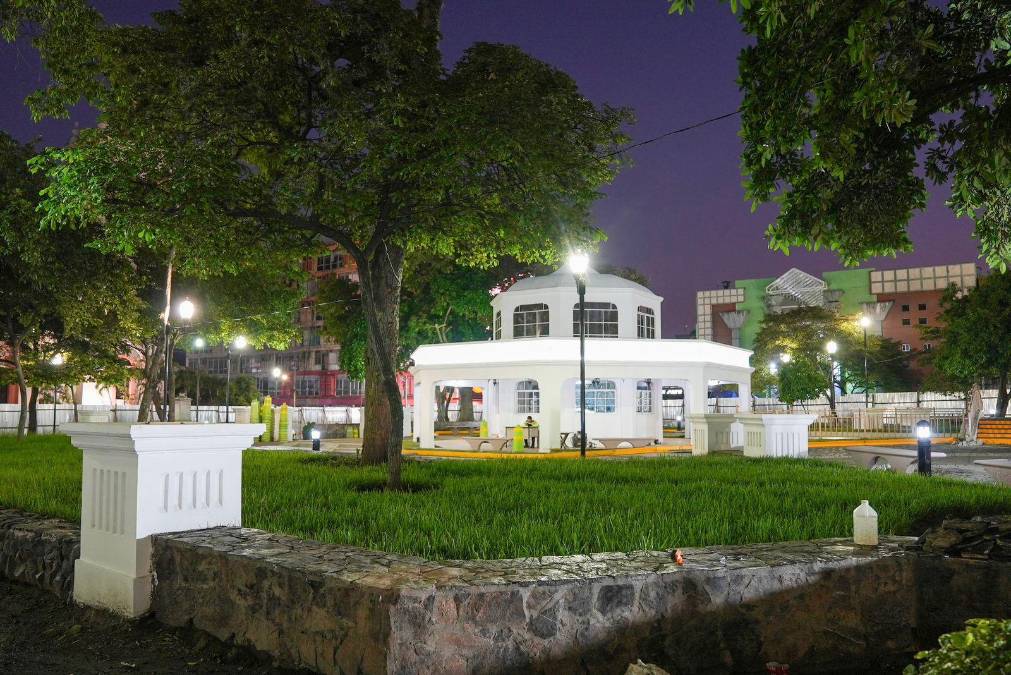 En fotos: Así de iluminado quedará el parque central de SPS