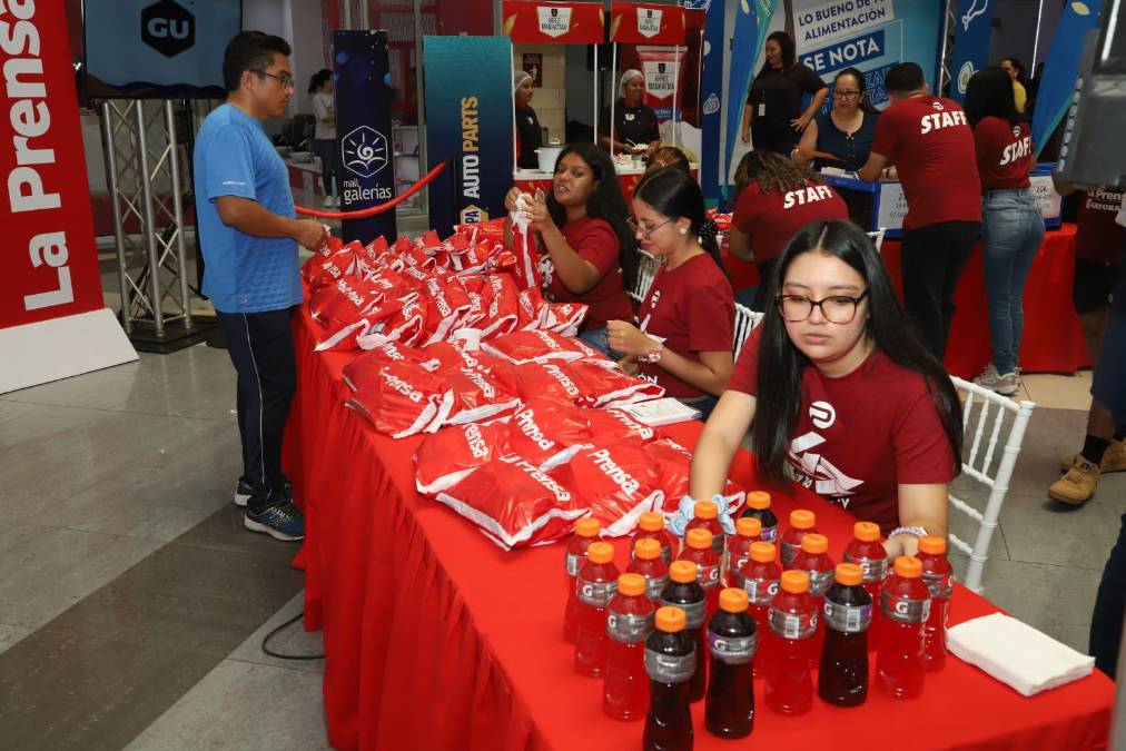 ¡Con Shin presente! Euforia en la entrega de Kit de la Maratón LA PRENSA