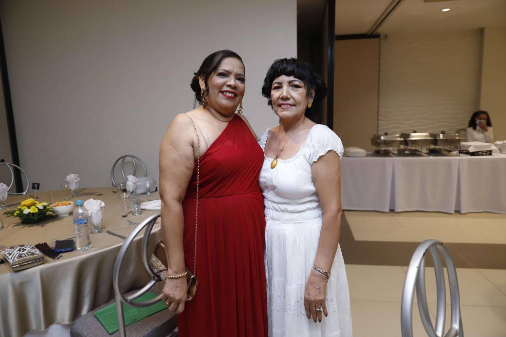 Instituto Acasula Carmen Castro celebra a su primera promoción de graduadas