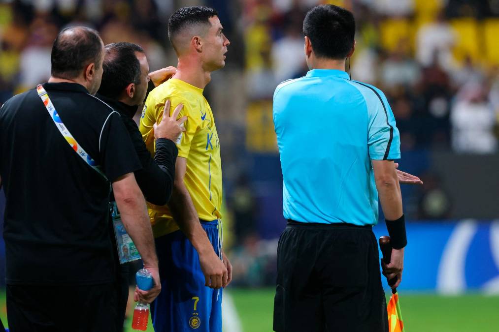 Cristiano Ronaldo sorprende con gesto y su acción recorre el mundo