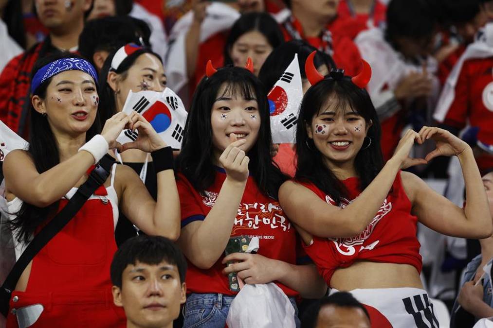 Homenaje a CR7 y Son; bellas chicas del Corea del Sur-Portugal