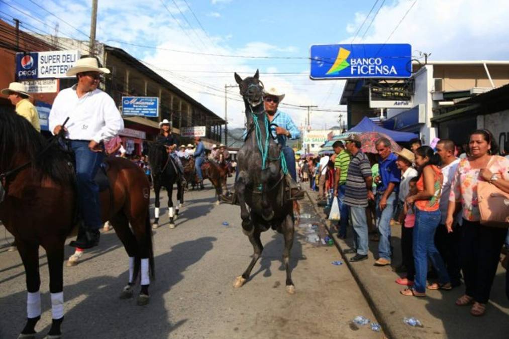 Así se vive el carnaval en El Progreso, Yoro