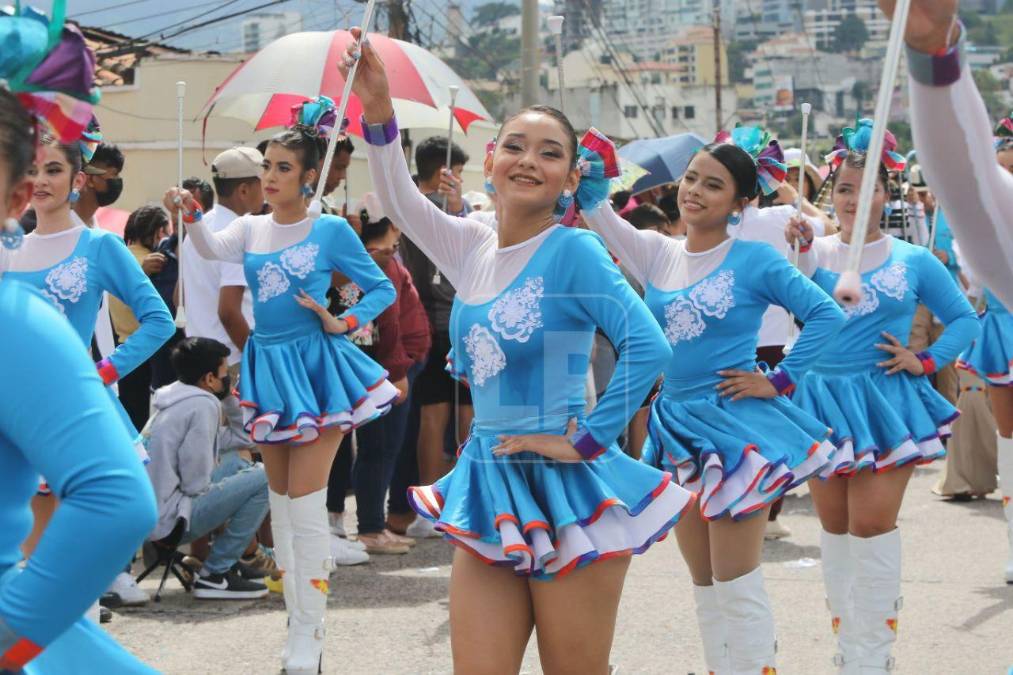 Palillonas derrochan belleza en desfiles patrios en Tegucigalpa (Fotos)