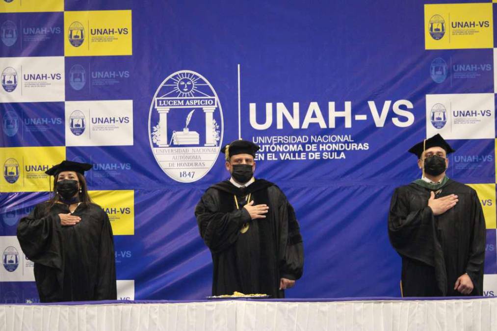 UNAH-VS celebra la graduación a 795 nuevos profesionales
