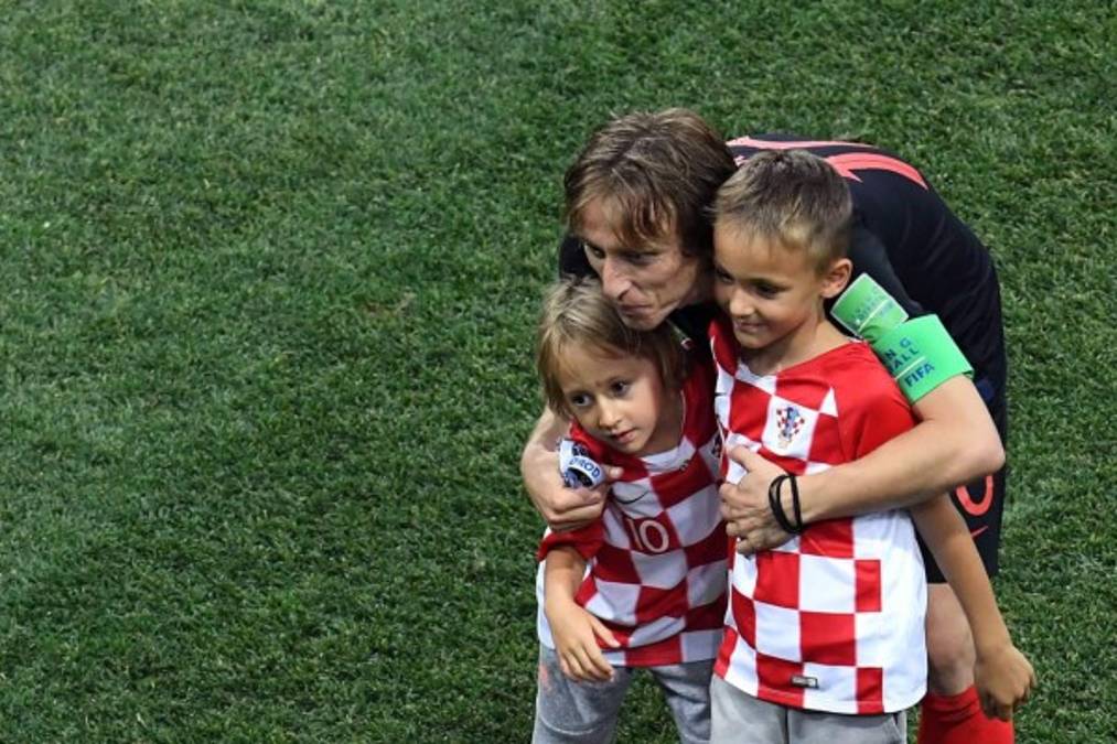 No se vio en TV: El tierno festejo de Modric con su esposa e hijos ...