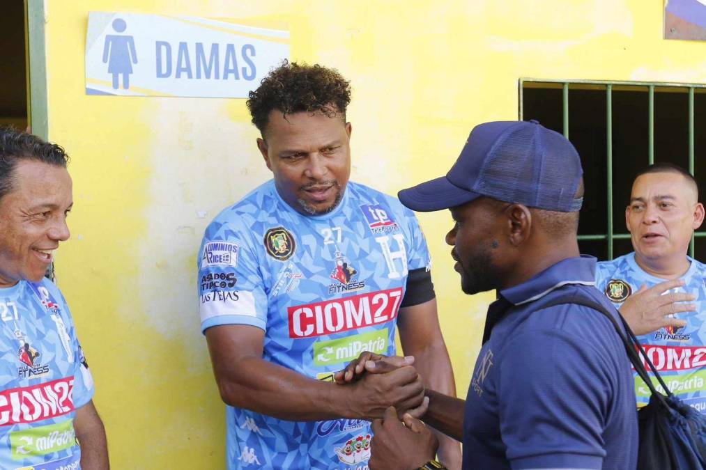 Carlos Pavón se luce en su homenaje; Dani con su novia y Rambo