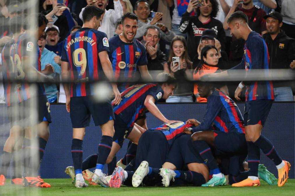 Ya tiene uno: Revelan los seis fichajes que realizará Barcelona