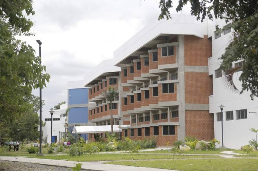 Imponente luce el nuevo edificio de Ciencias Médicas en Unah-VS