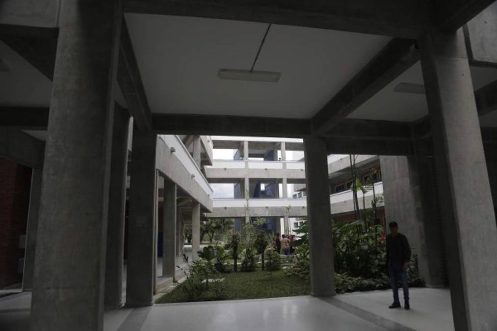Imponente luce el nuevo edificio de Ciencias Médicas en Unah-VS