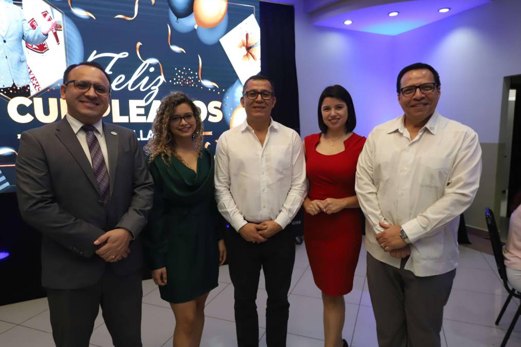 El empresario sampedrano Roger Valladares celebra su cumpleaños