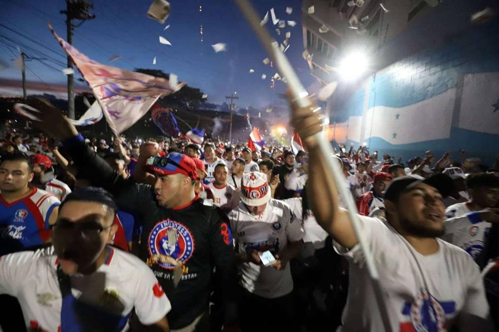 Bellezas y espectáculo de la Ultra Fiel: El ambientazo en la final de ...