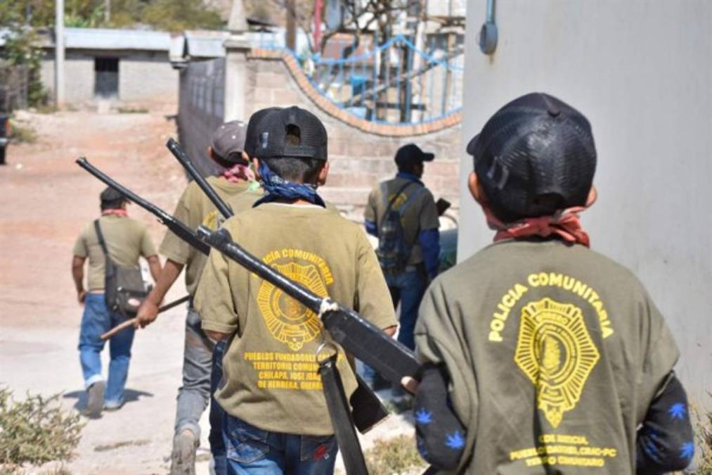 Con fusil en mano, niños integran grupo de autodefensa en un poblado ...