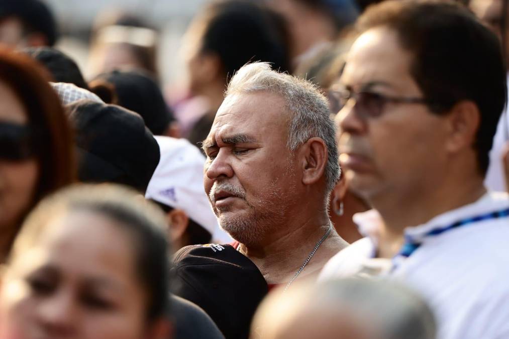 Personificación de Jesús con la cruz conmueve corazones en SPS