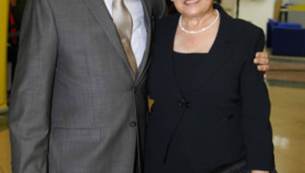 Ana María Alemán recibe reconocimiento - Diario La Prensa