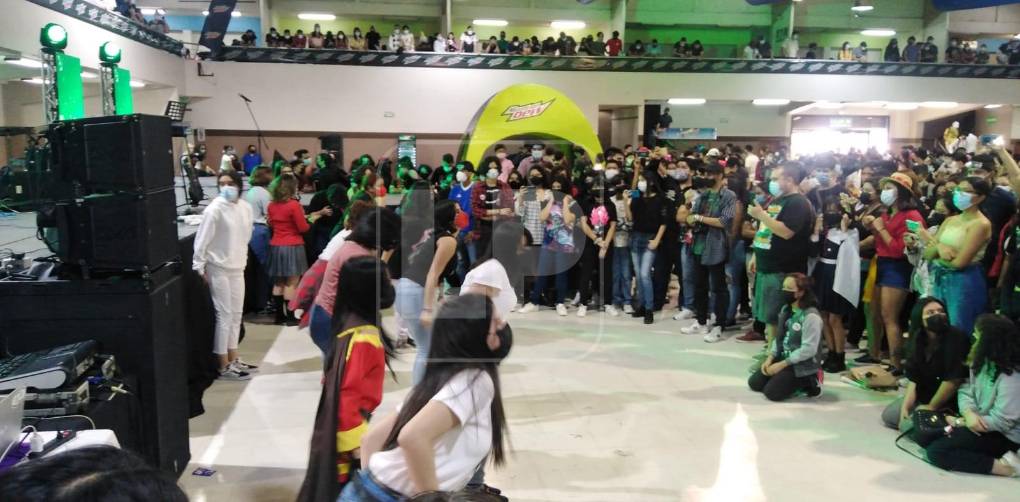Unas tres mil personas se reunieron este domingo en el Anime World ...