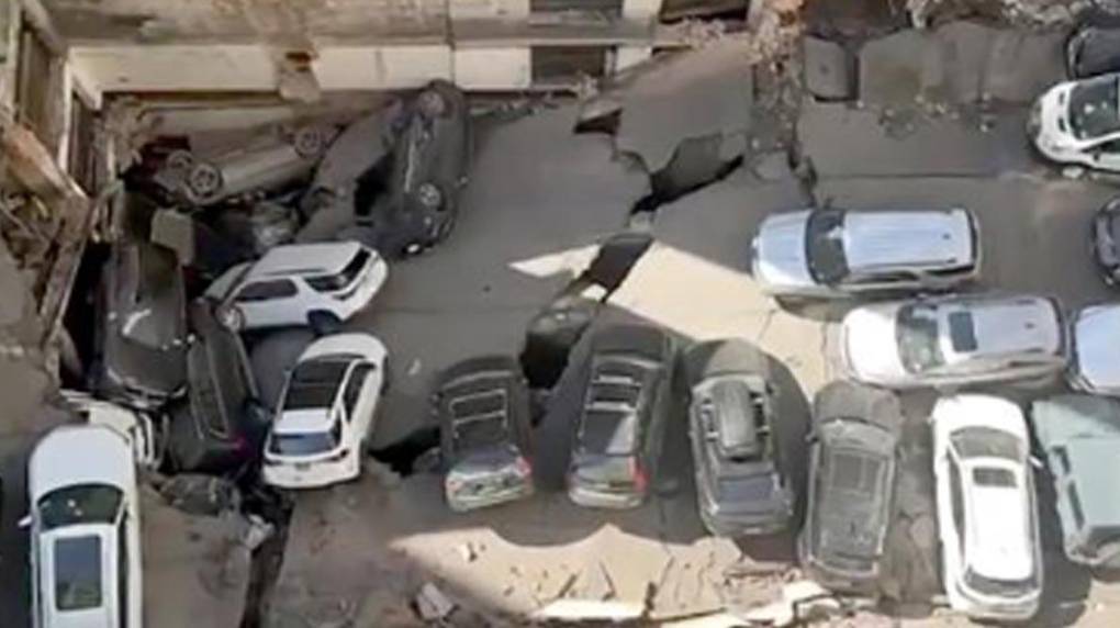 Imágenes del derrumbe de un edificio de parqueo en NYC