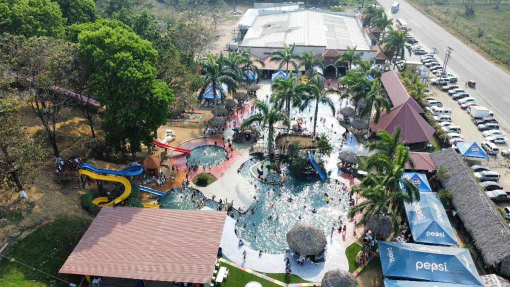 Deslizador gigante, la sensación para veraneantes en El Progreso