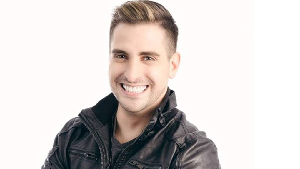 Muere por covid-19 el joven presentador venezolano Dave Capella ...