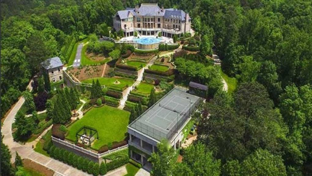 'Dios me dijo que la comprara”: Evangelista adquiere mansión de $17 ...