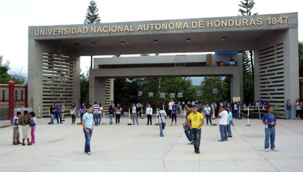 La Unah anuncia que abrirá 15 nuevas carreras en 2016 - Diario La Prensa