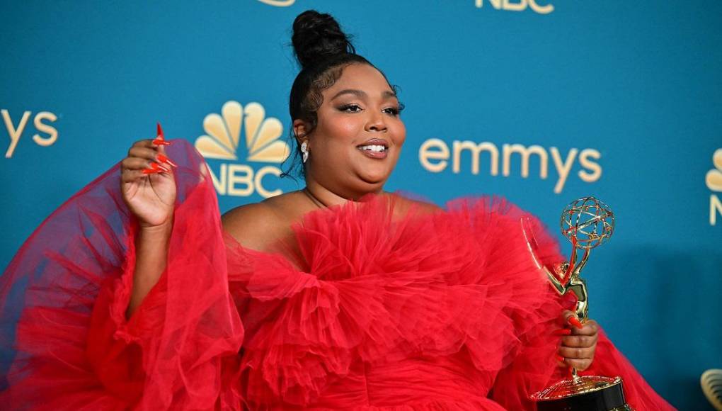 Lizzo gana un Emmy por su programa de competición para bailarinas de ...
