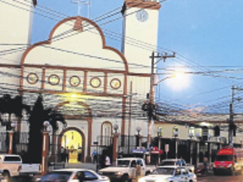 Nuevo obispo Michael Lenihan llega a La Ceiba - Diario La Prensa
