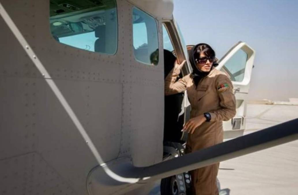 Niloofar Rahmani, la primera piloto militar de Afganistán consiguió ...