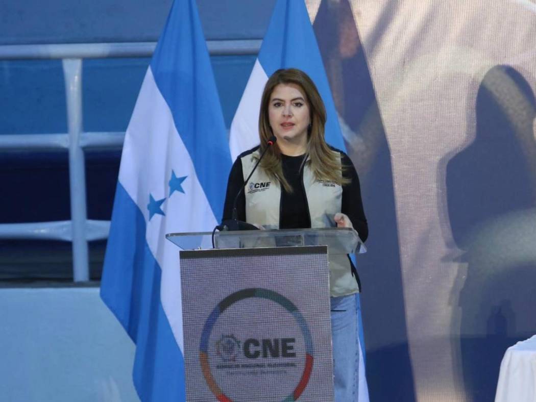 Cossette López aclara que no ha votado sobre impresión de papeletas