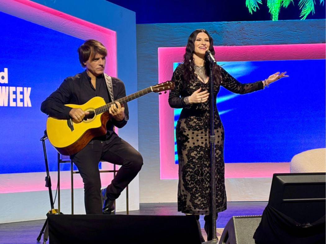Laura Pausini versiona a Bad Bunny y Joan Sebastian en su nuevo disco ...