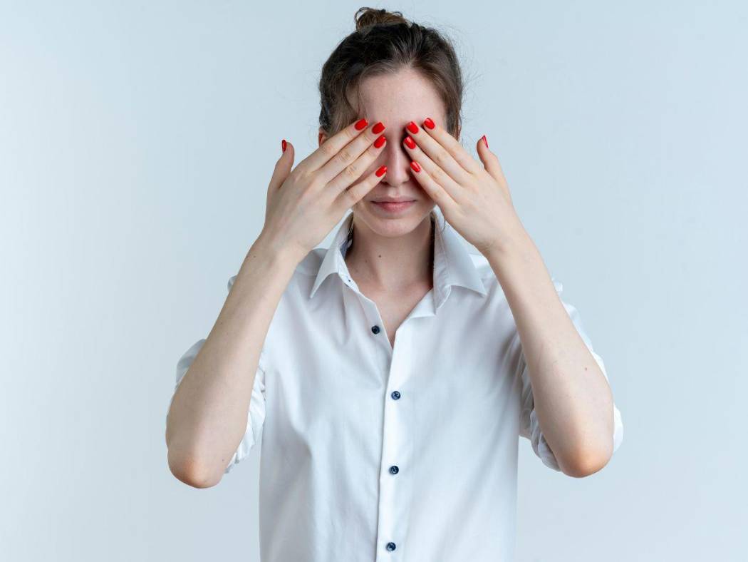 ¿Le pican mucho los ojos?, estas son las posibles causas
