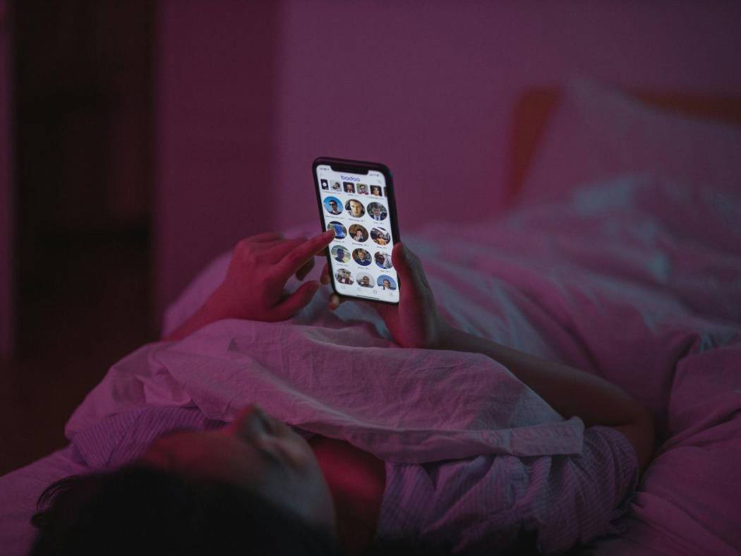 “Vamping”: el hábito nocturno que daña el sueño juvenil