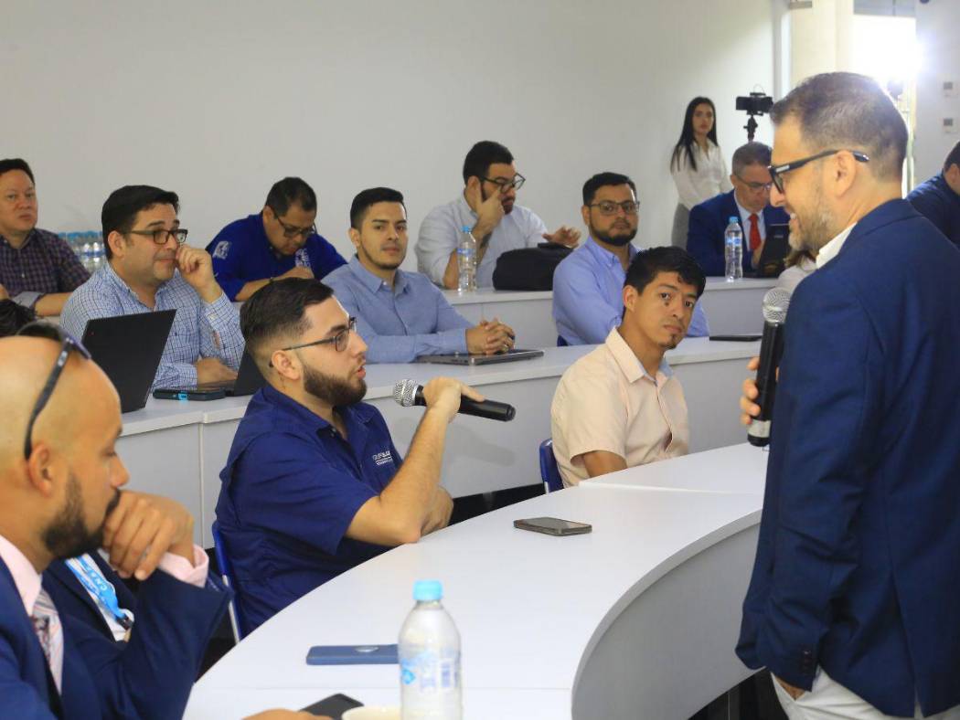 CyberStrong reunió a unos 40 expertos en ciberseguridad