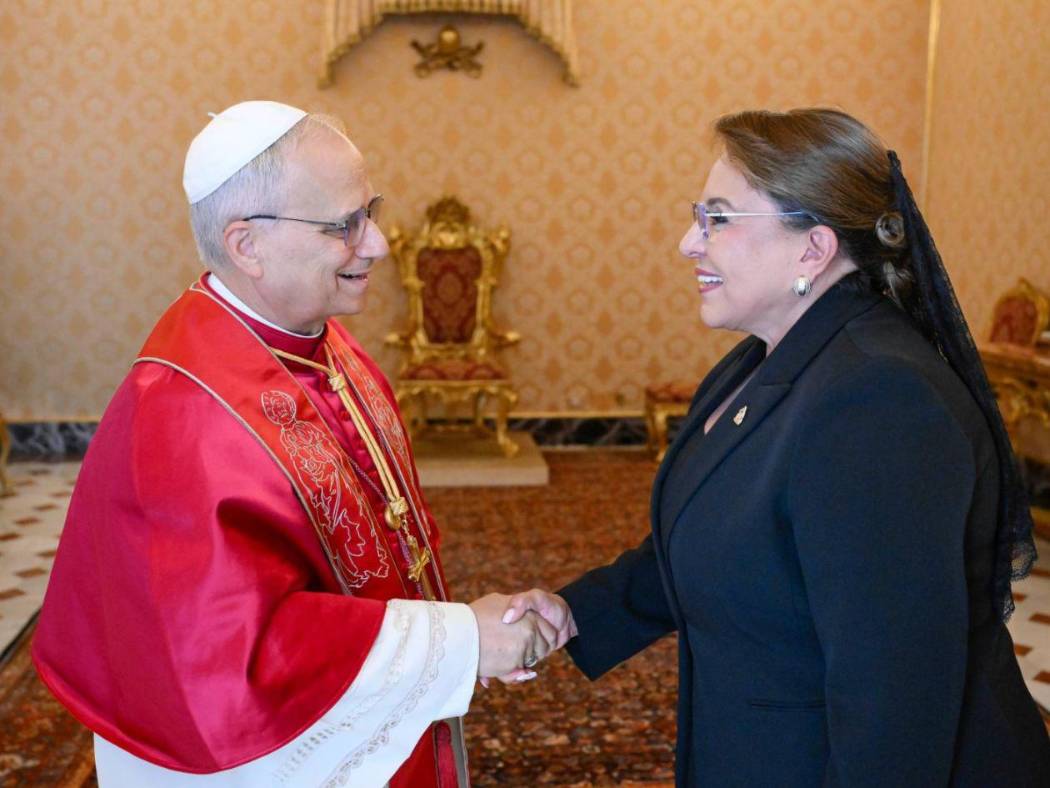 Xiomara Castro se reúne con el papa León XIV