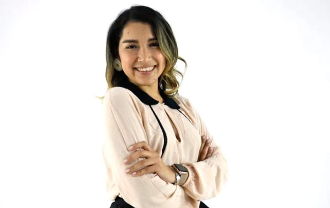 Dania González: diputada salvadoreña se hizo viral por su atrevida foto