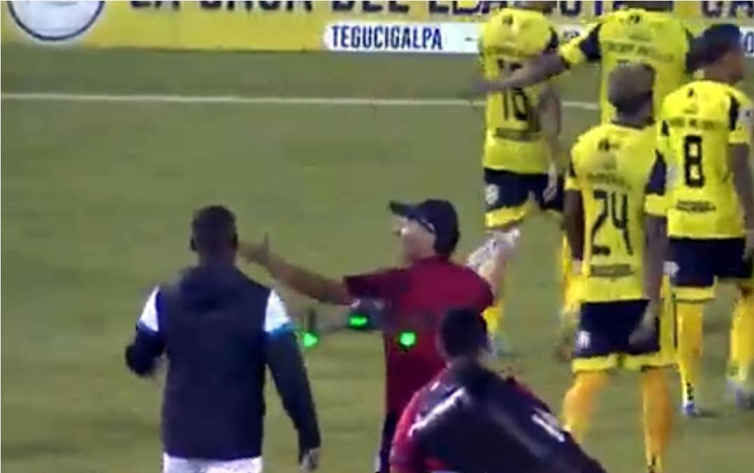 Brutal enfado de Troglio, la figura, show de la Ultra Fiel y tristeza ...