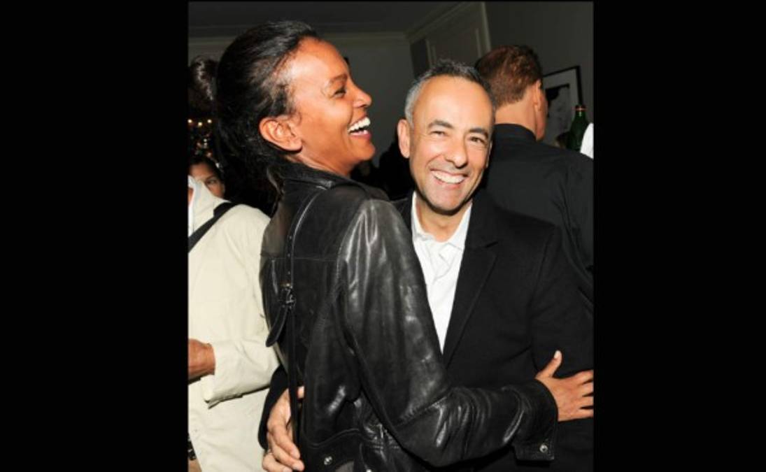 Carlos y su gran noche donde Kenneth Cole