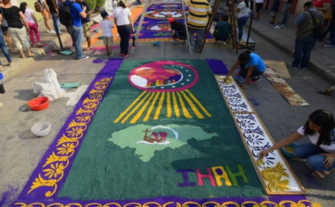 FOTOS: Coloridas alfombras adornan las calles durante Semana Santa en ...