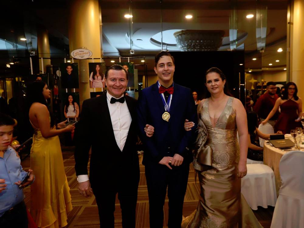 El Instituto Bilingüe Pablo Menzel celebra a sus recién graduados