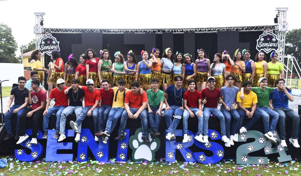 Así fue la “Senior Entrance” de la Academia Americana