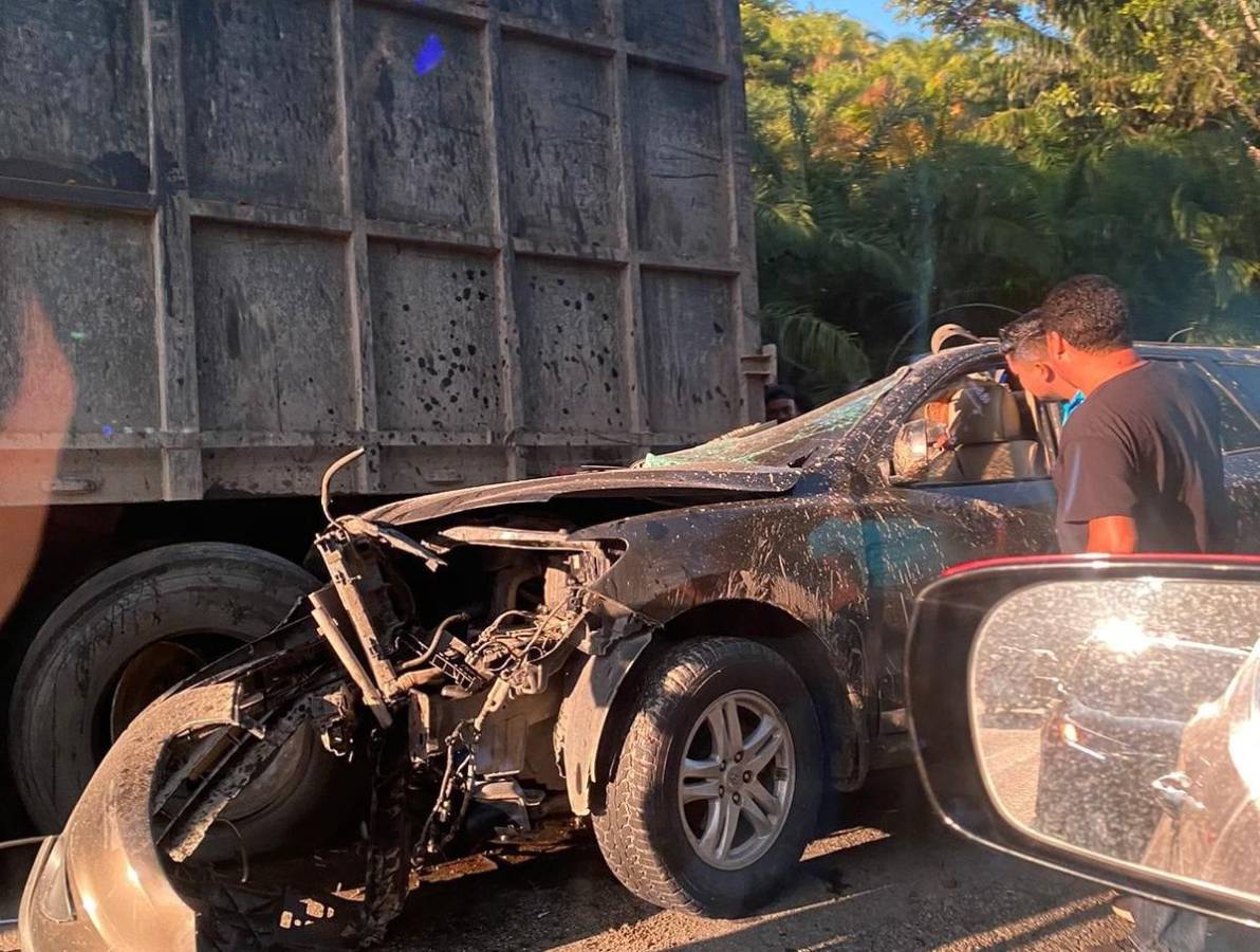 Brutal accidente deja cinco personas muertas en Tela, Atlántida Brutal accidente deja cinco personas muertas en Tela, Atlántida