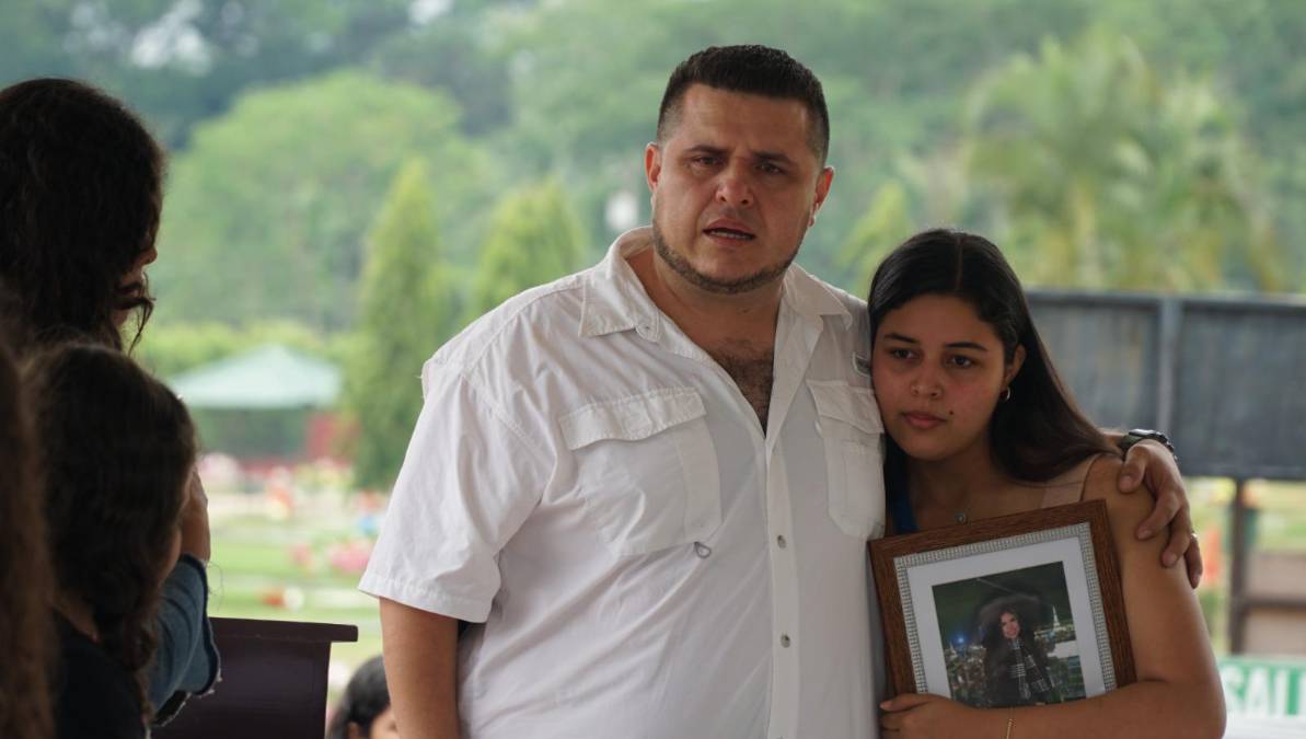 Imágenes: lágrimas y tristeza en último adiós a la joven Michelle Viera