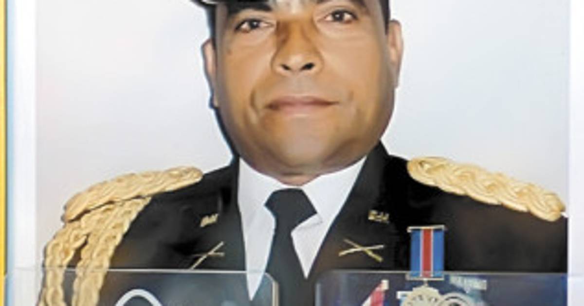 Con honores despiden a coronel asesinado